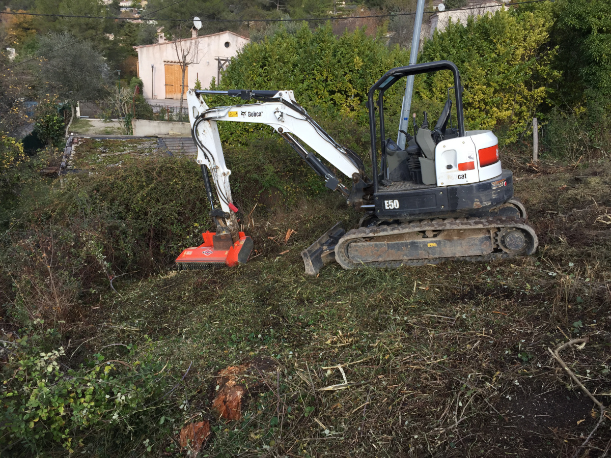 Débroussaillage 06 : Confiez vos travaux à un professionnel